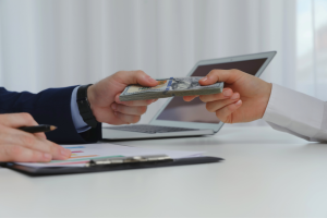 Credor e Devedor: Qual É a Diferença? - PortalFinança.com
